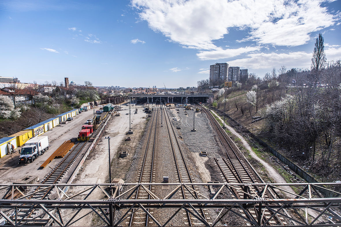 Reconstruction of the 5th and 6th terminal and railway trackson the ...